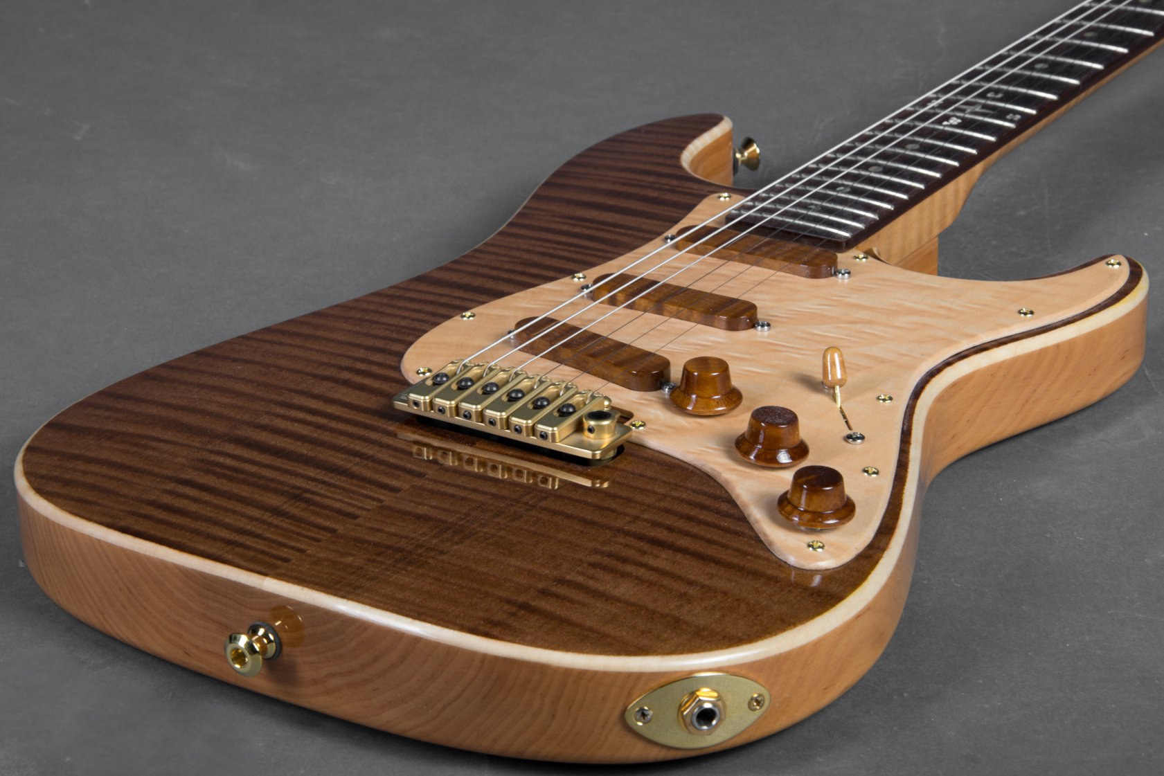 Avaks Custom Guitars